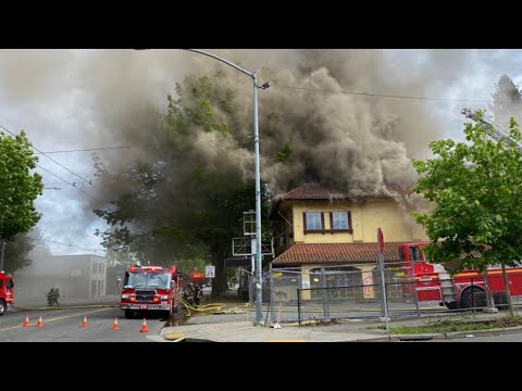 WATCH LIVE: Fire in a vacant commercial building in Seattle Seattle ...