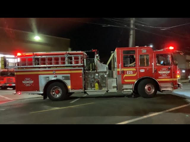 Seattle Fire Engine 25 and Aid 25 responding Seattle Fire Department ...